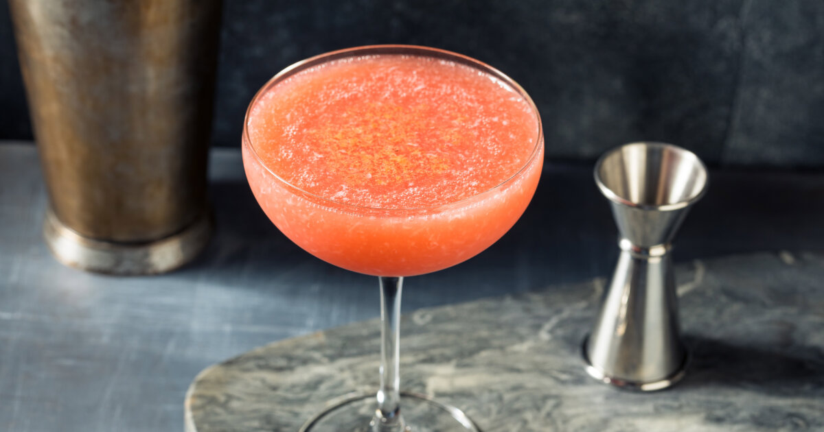 Blinker | Syrlig whiskeydrink med grapefrukt – Cocktailia.se