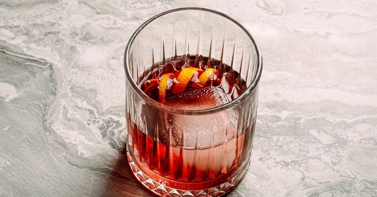Red Light Negroni – En Negroni med genever – Cocktailia.se